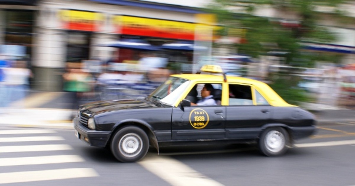 Fue a buscar trabajo como tachero y se robó el auto | 24con