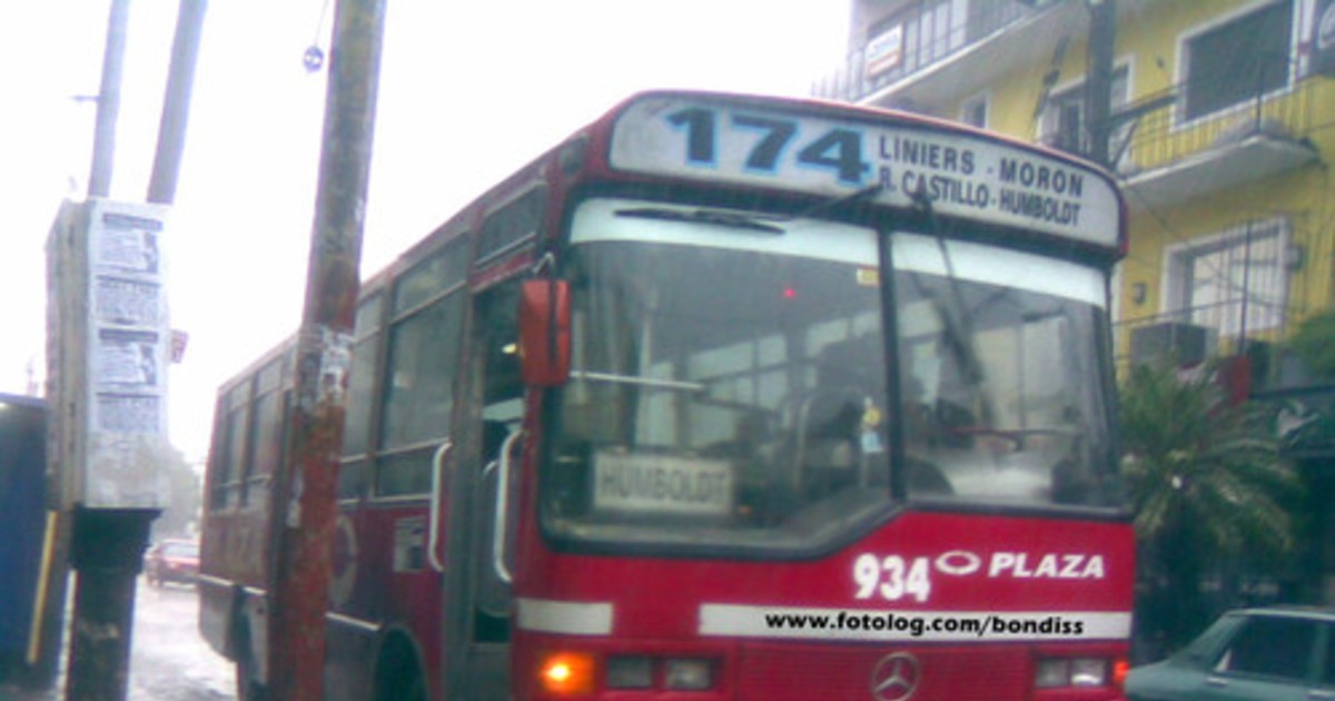 Por la lluvia, la línea 174 no sacó los colectivos del garage | 24con