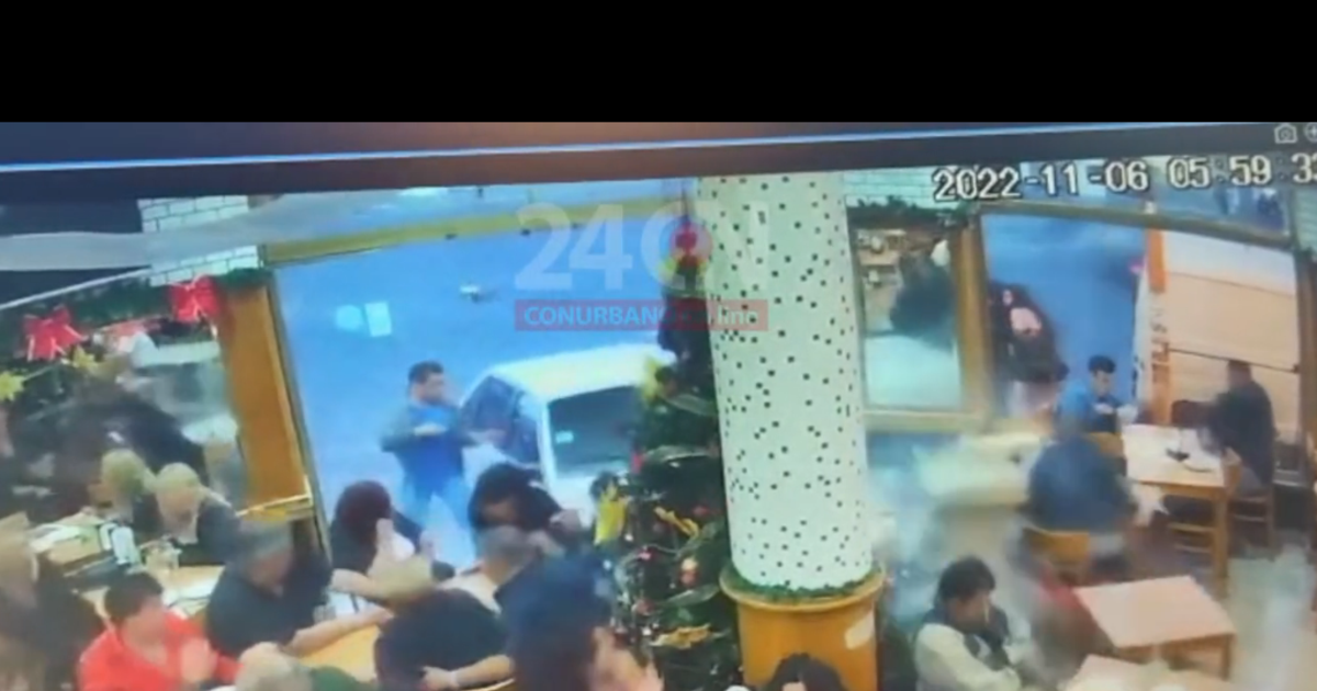 Video exclusivo: así se vio desde la pizzería al auto que se metió en el local | 24con